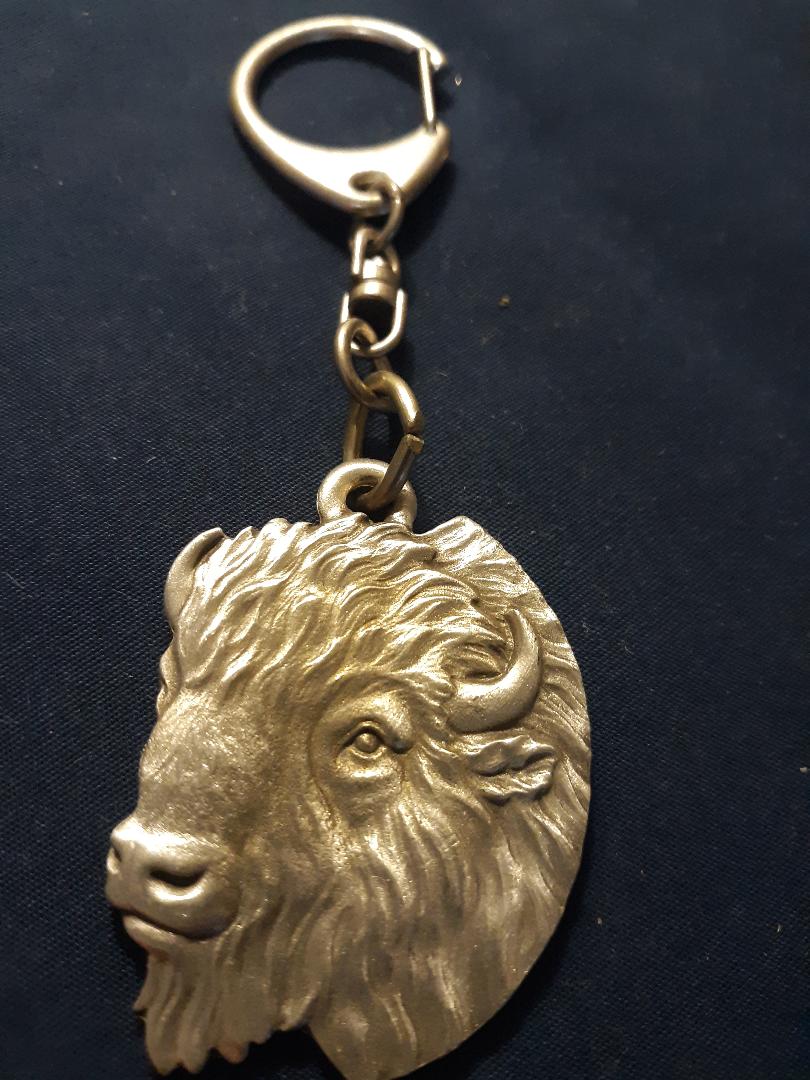 Buffalo Keychain Pewter Lindsay Claire at Anwo.com Animal World®