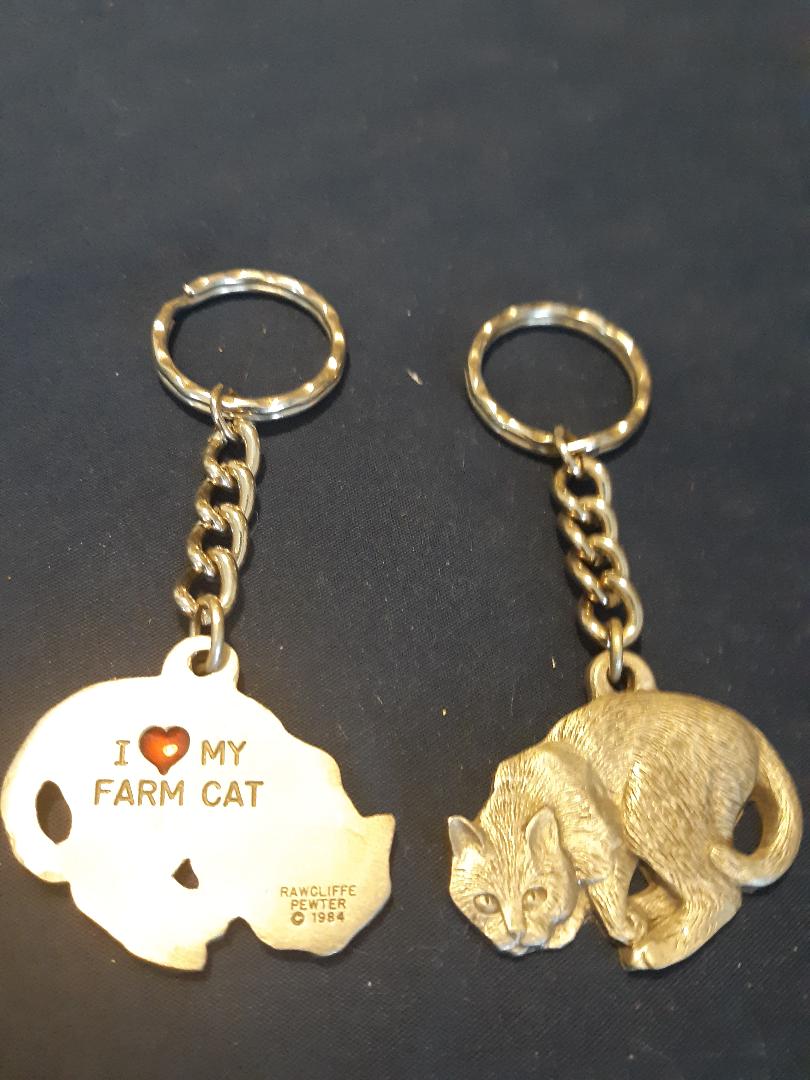 Farm Cat Keychain Pewter from Anwo.com Animal World